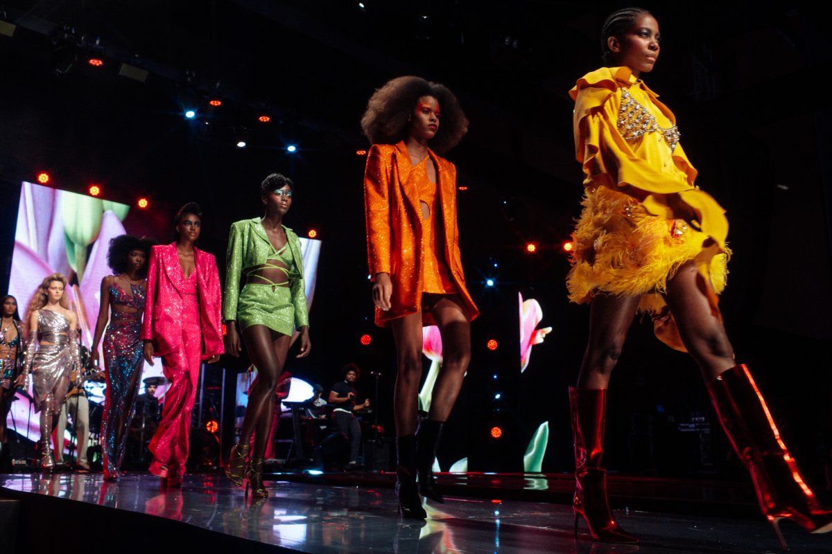 Skazi e Tufi Duek apresentam coleção de inverno em mais um The Runway ...