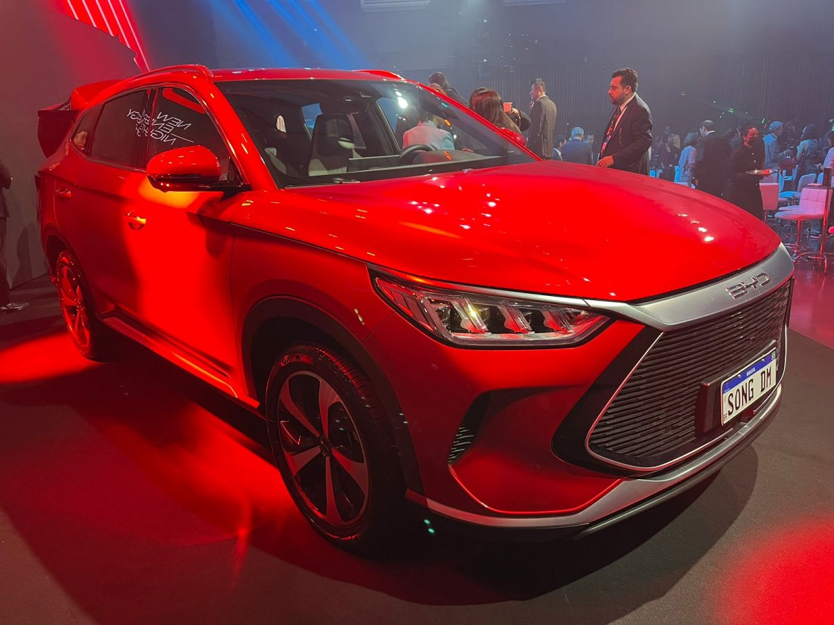 BYD lança SUV híbrido e apresenta outro modelo elétrico pelo mesmo ...