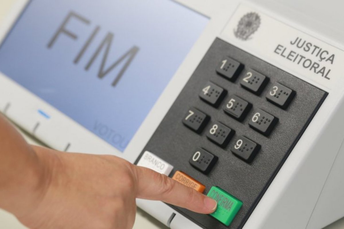 TSE lança novo modelo de urnas eletrônicas para 2022 - Política | Farol ... TSE lança novo modelo de urnas eletrônicas para 2022 - Política | Farol ...